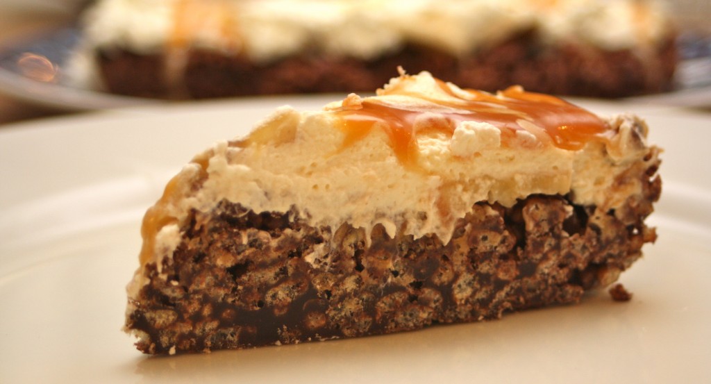 Rice Krispies kaka með karamellusósu