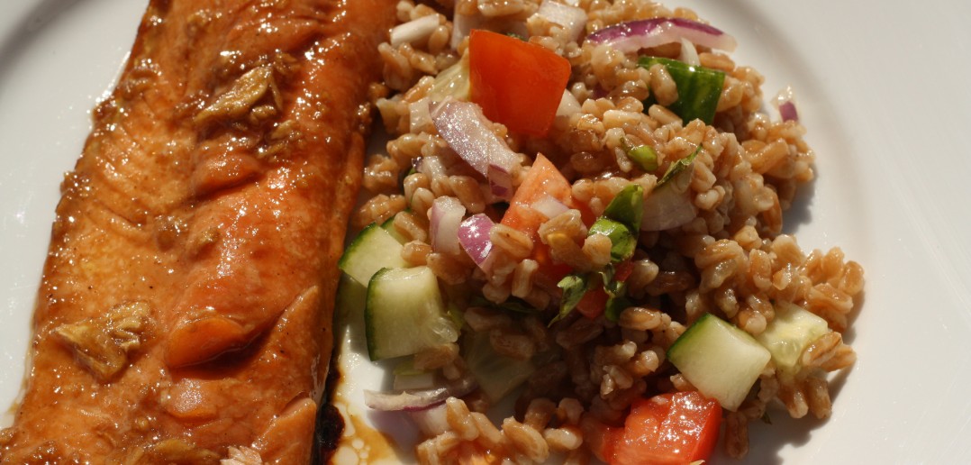 Grilluð bleikja með farrosalati - Vinotek.is